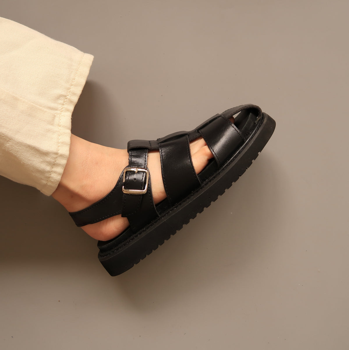 Adelaide in All Black | Rob & Mara